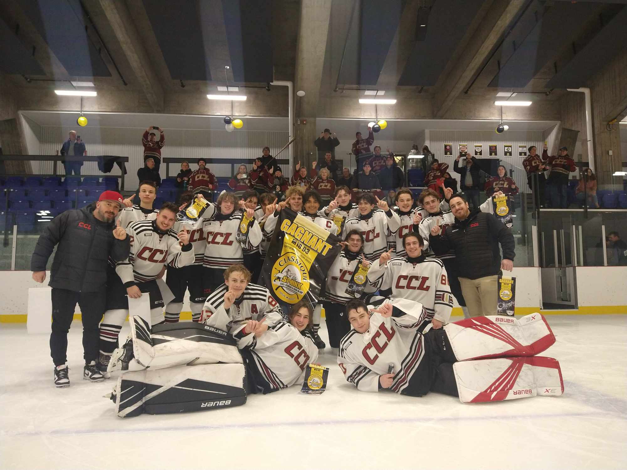 Hockey M18 D3 remporte la victoire - Collège Charles Lemoyne